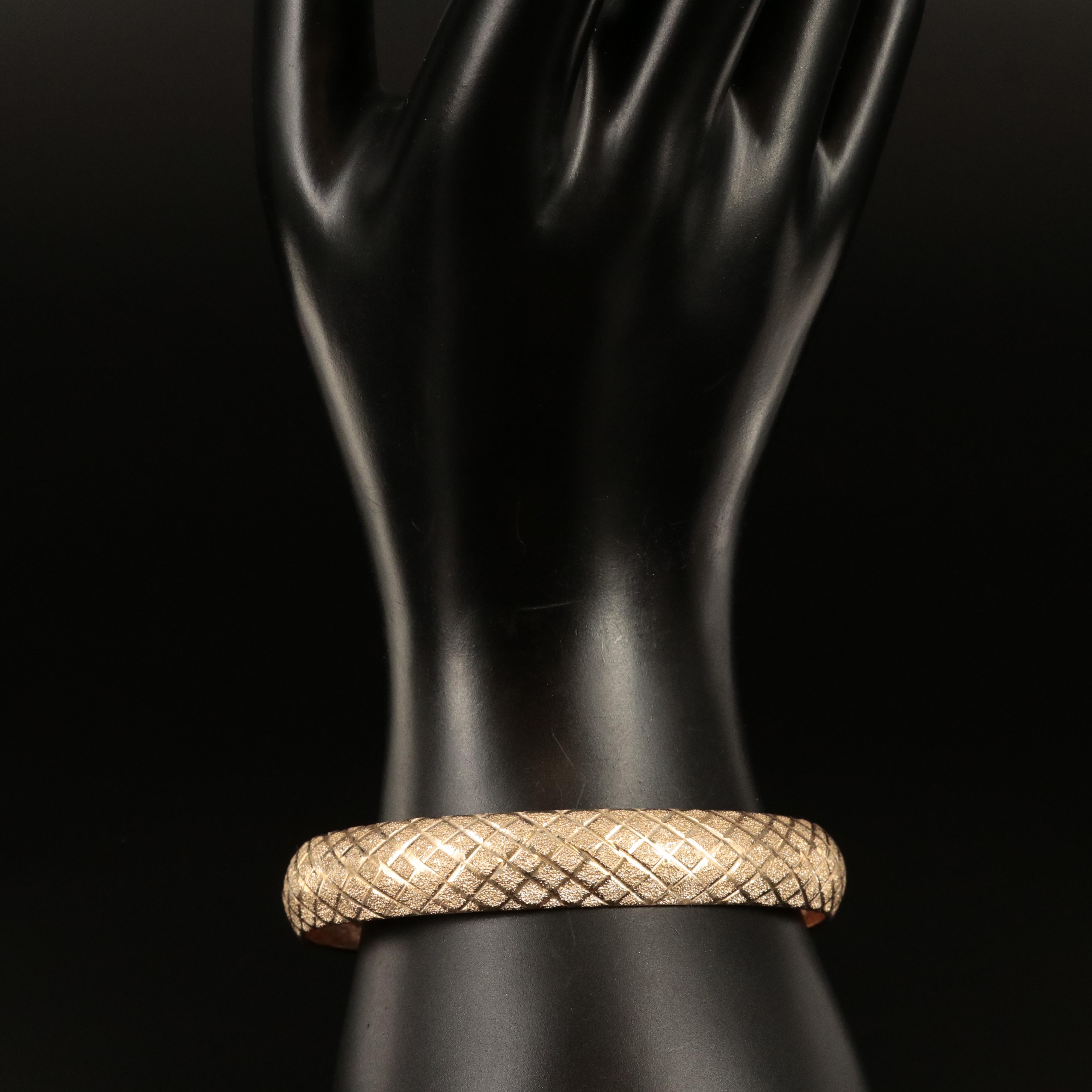 10K Lattice Patterned Bangle with Stippled Finish | EBTH