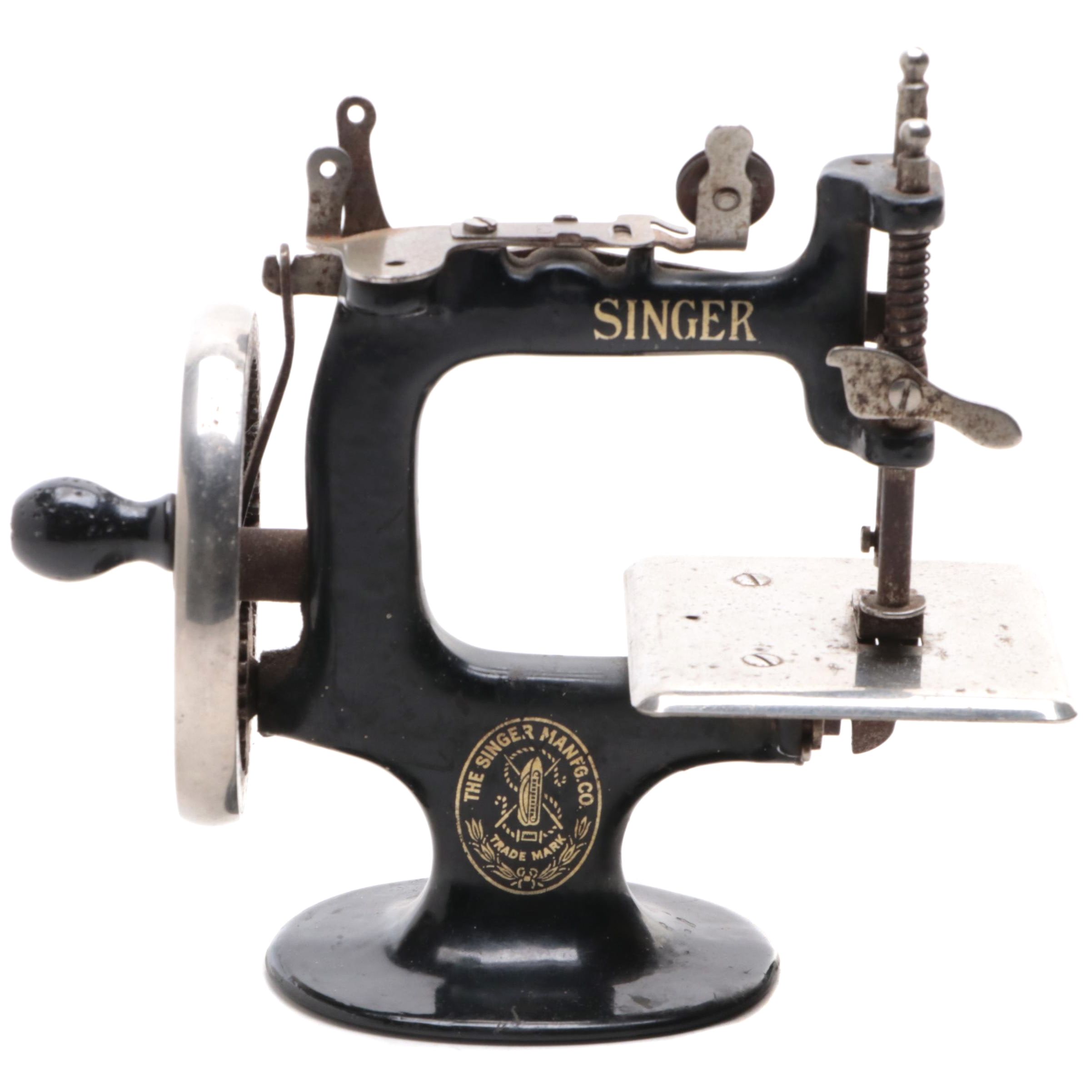 Singer Miniature Sewing Machine, Early to Mid-20th Century | EBTH