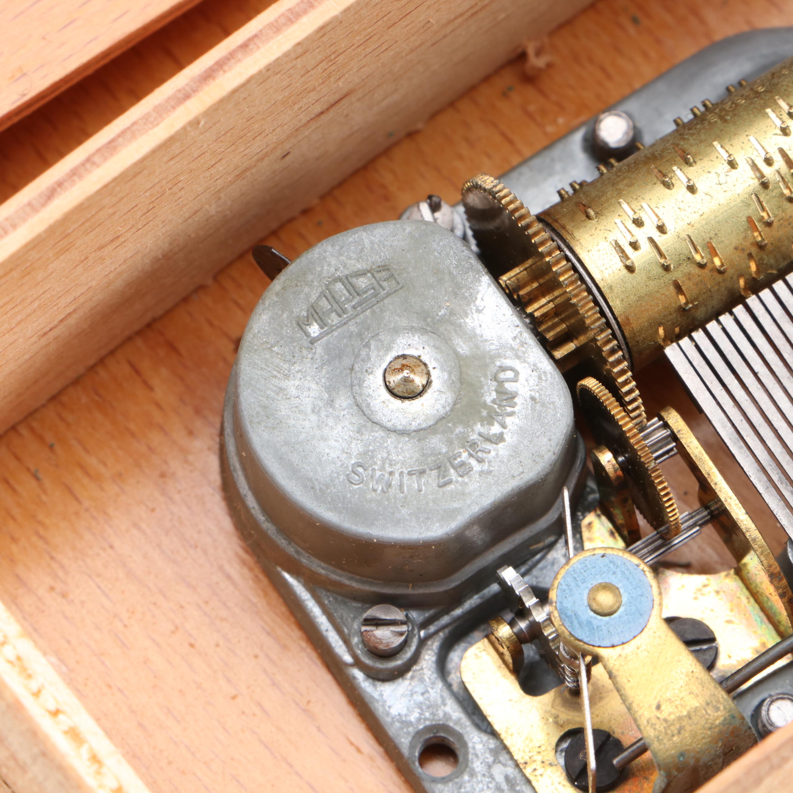 Mapsa Swiss Music Box, Case Pocket Knife, and More | EBTH