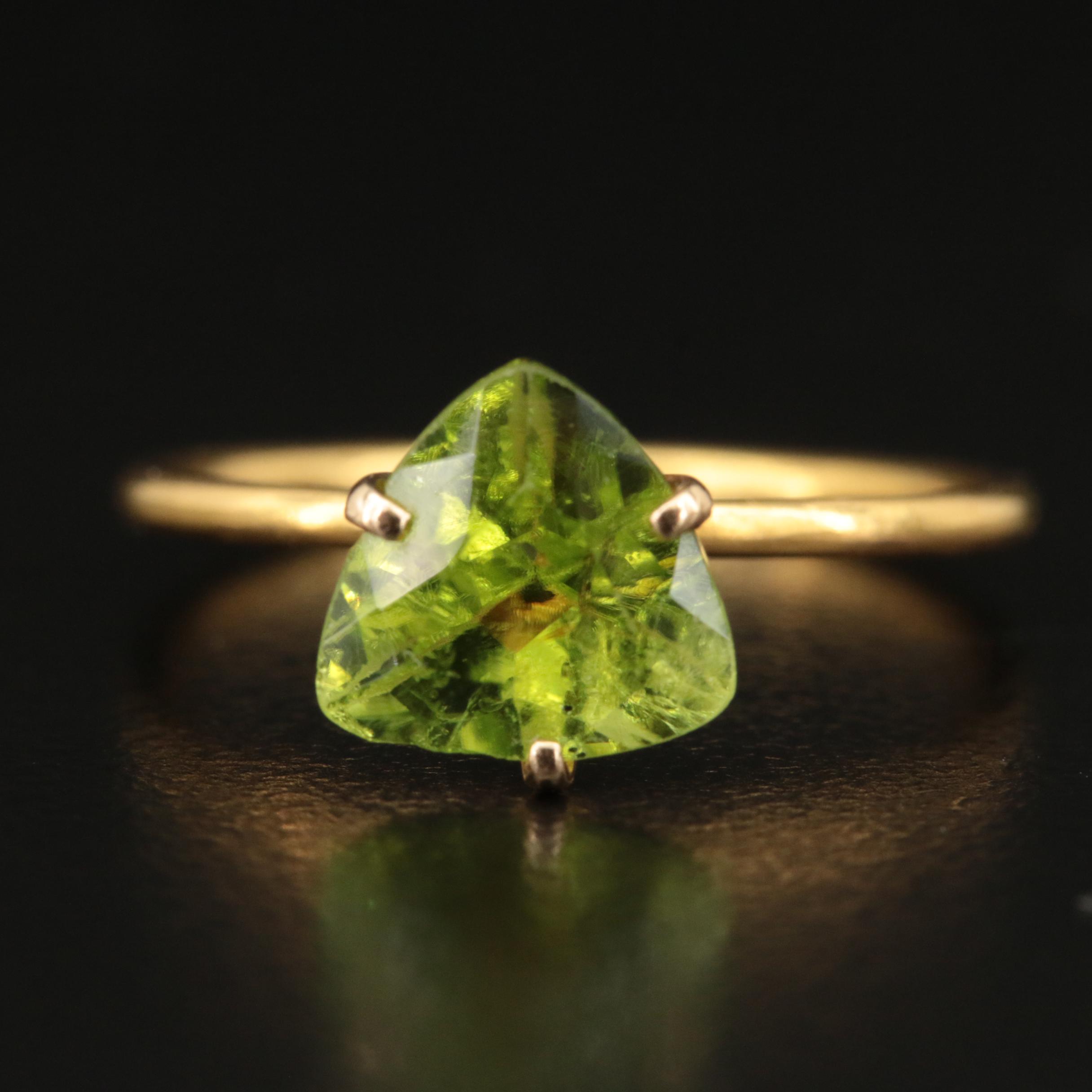 18K Peridot Solitaire Ring | EBTH