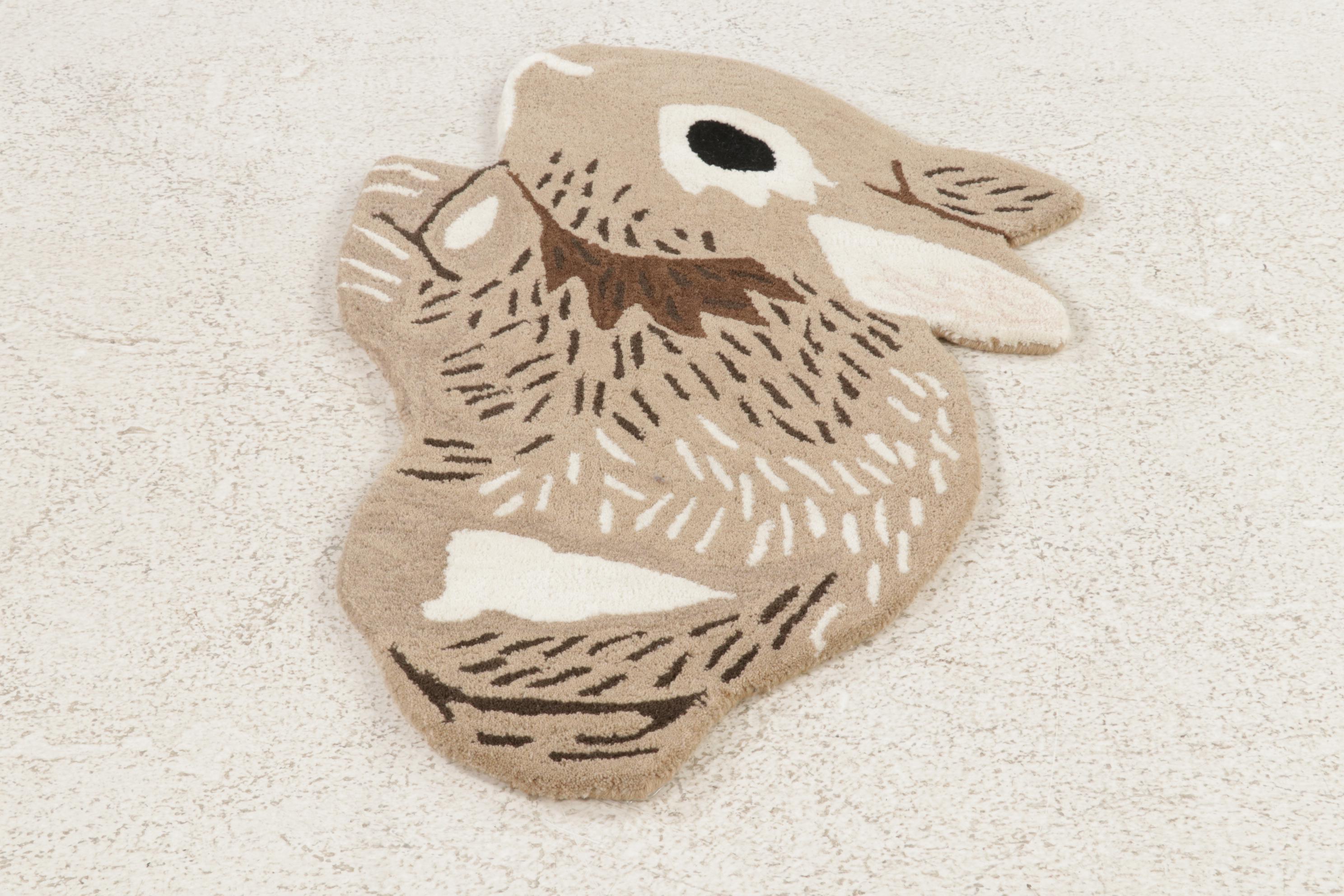 2' x 3' Hand-Tufted Bunny Rabbit Shaped Accent Rug | EBTH
