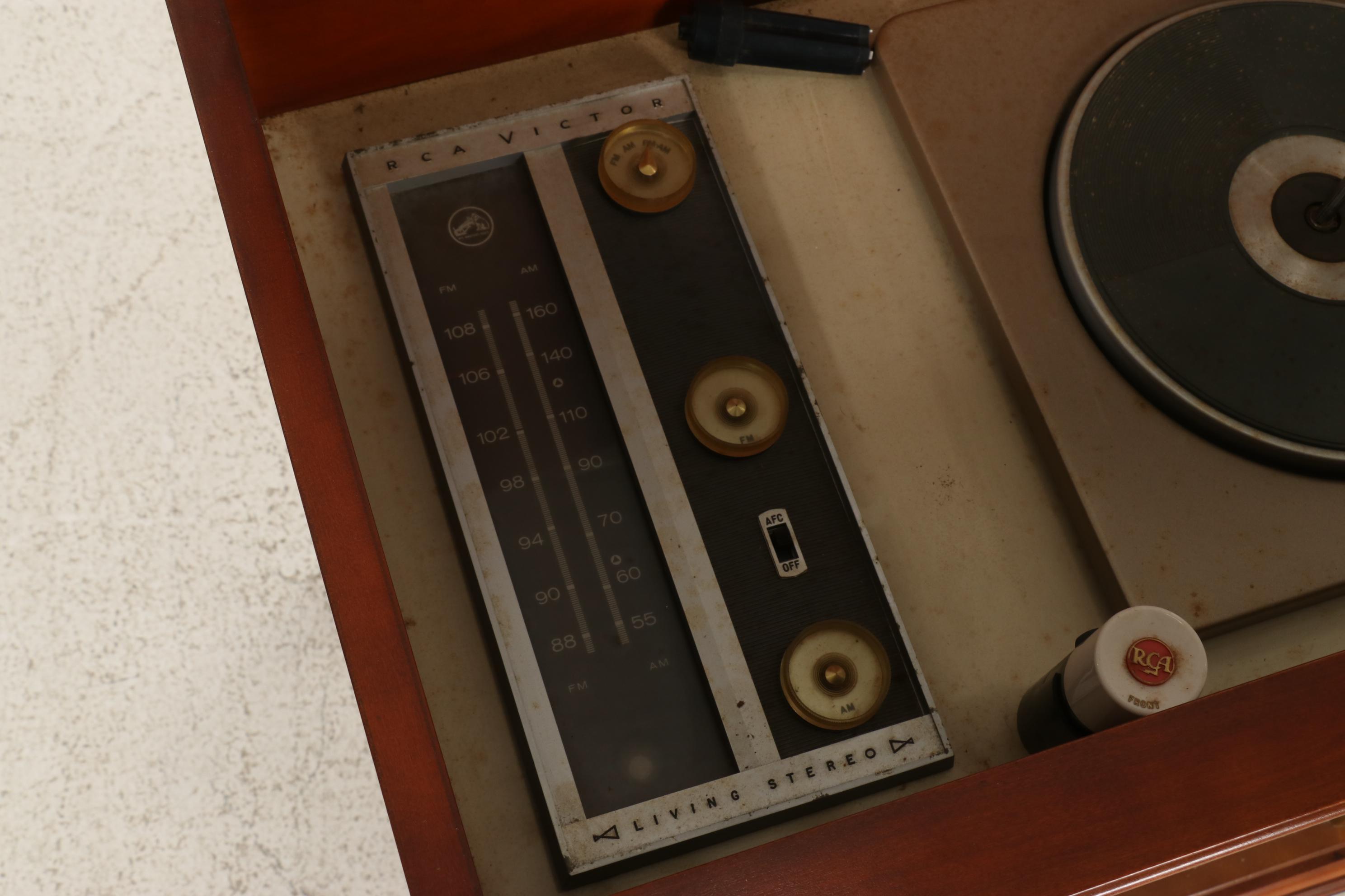 RCA Victor AM/FM "Living Stereo" System in Mahogany Console Cabinet ...