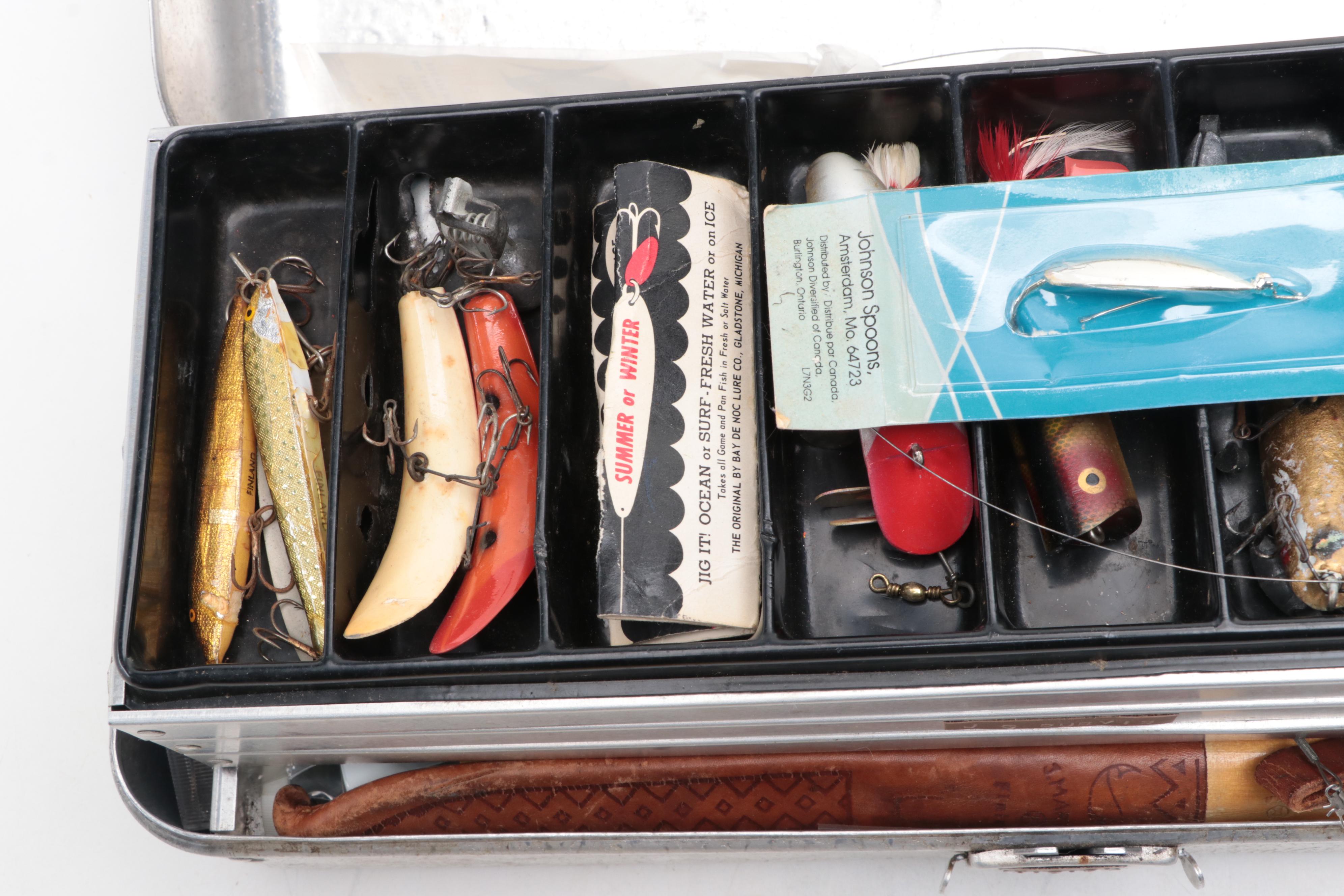 Umco Model 42 Tackle Box with Fishing Lure and Hook Collection | EBTH
