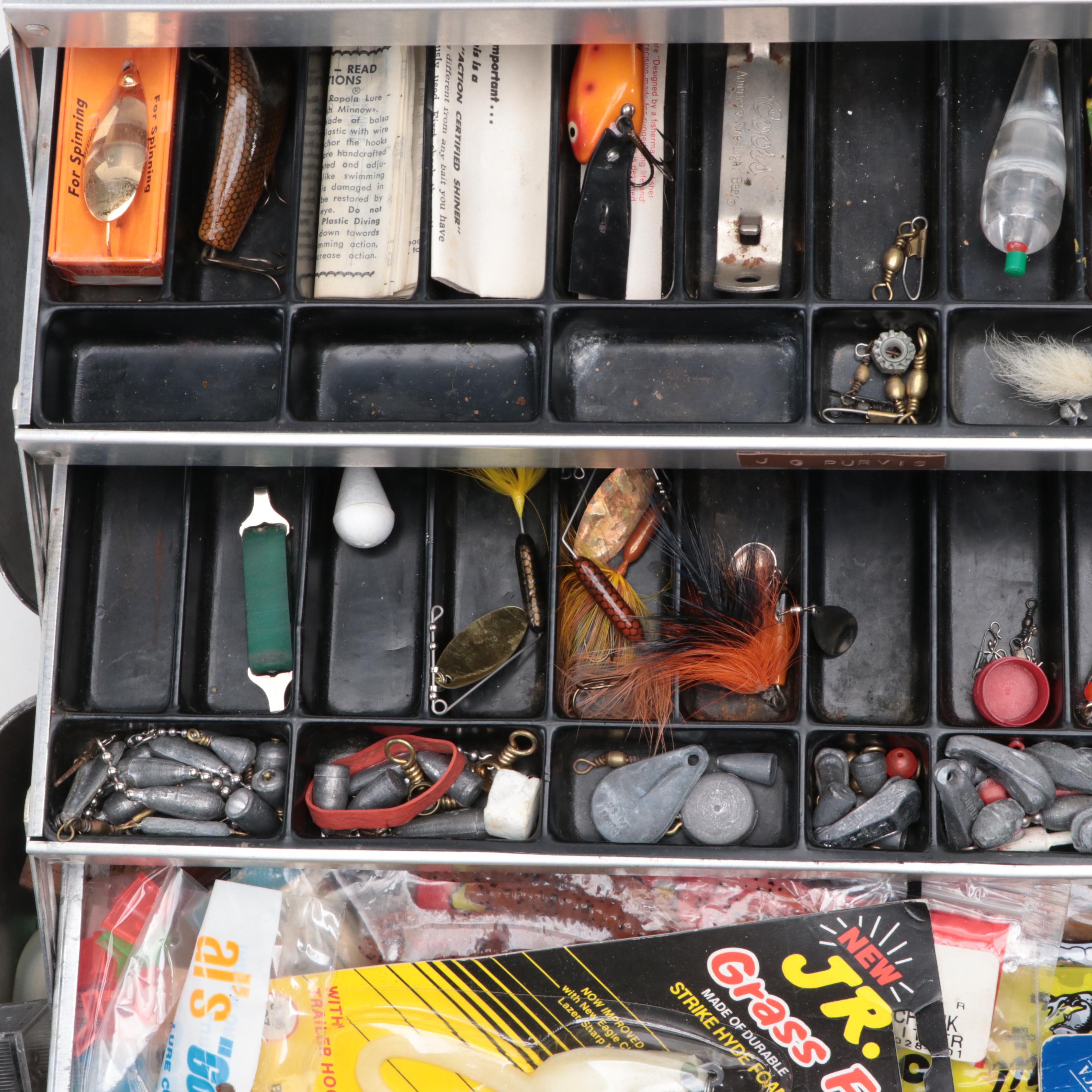 Umco Model 42 Tackle Box with Fishing Lure and Hook Collection | EBTH