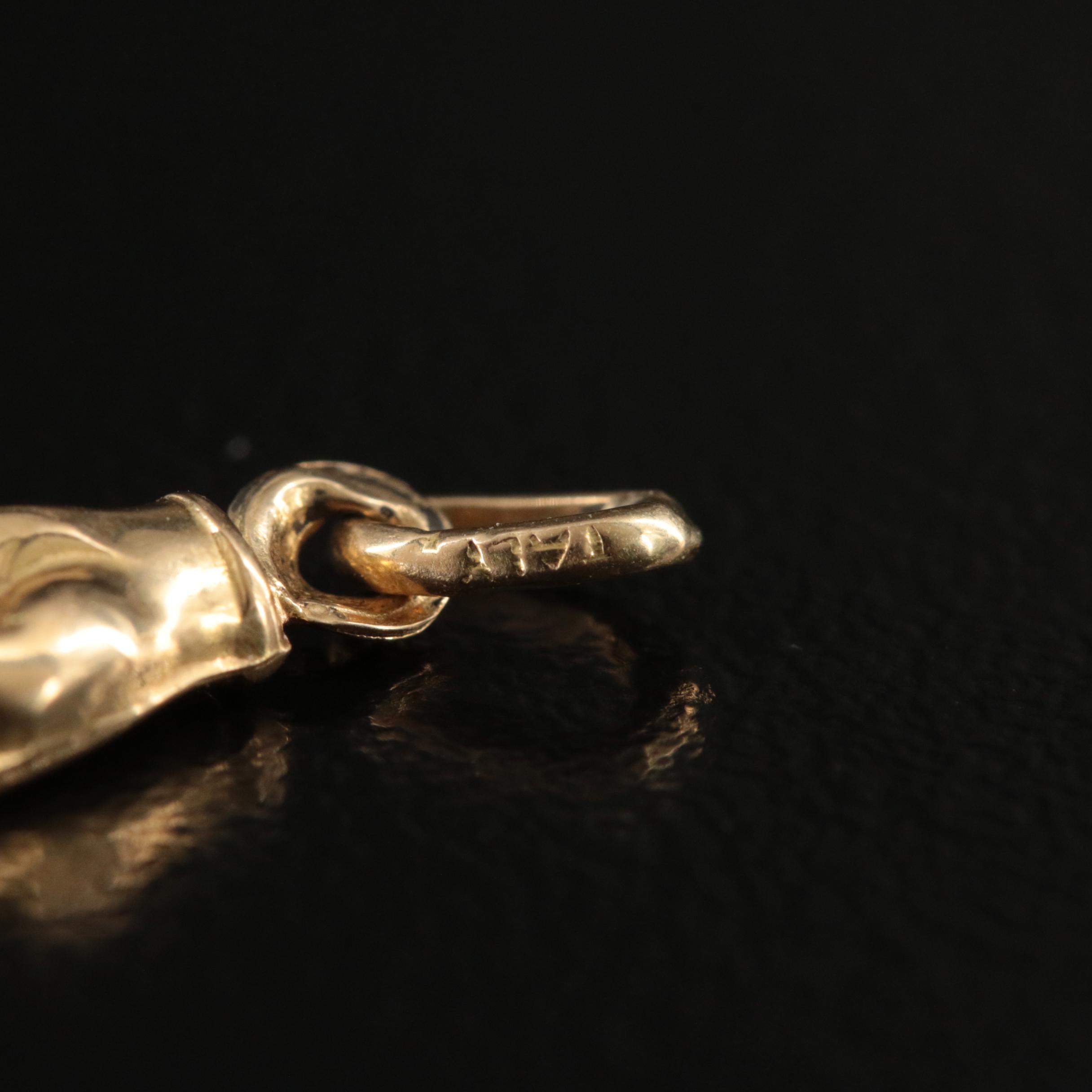 18K "Mano Cornuto" Horn Hand Sign Charm | EBTH