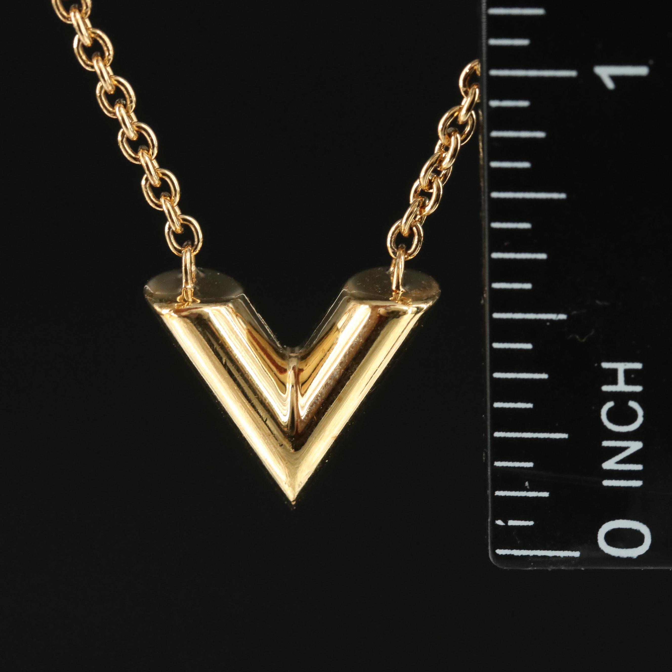 Louis Vuitton "Essential V" Necklace | EBTH