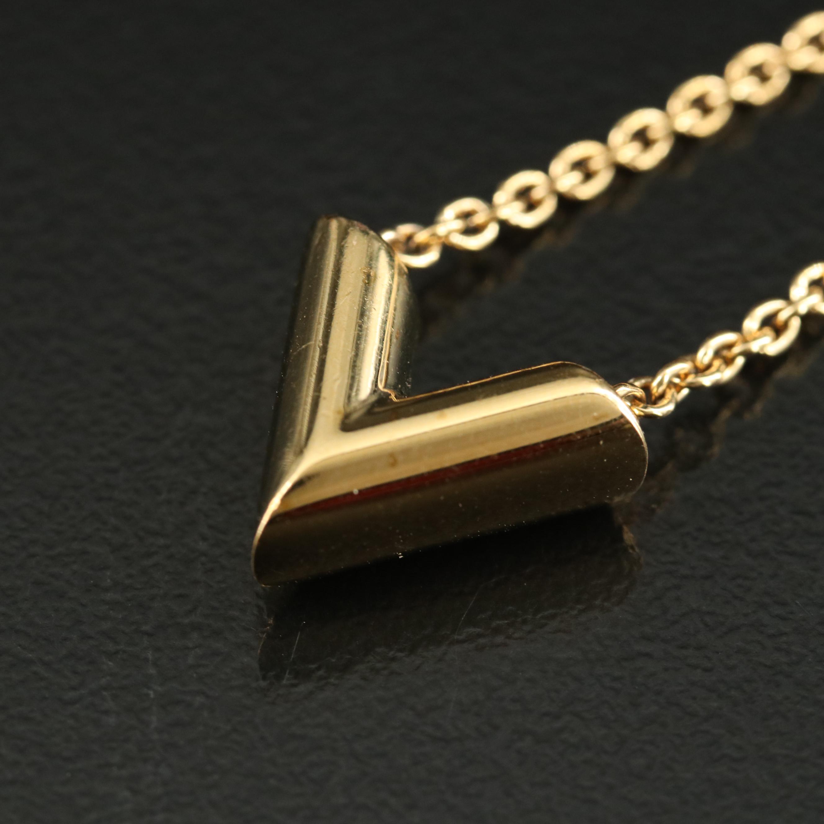 Louis Vuitton "Essential V" Necklace | EBTH