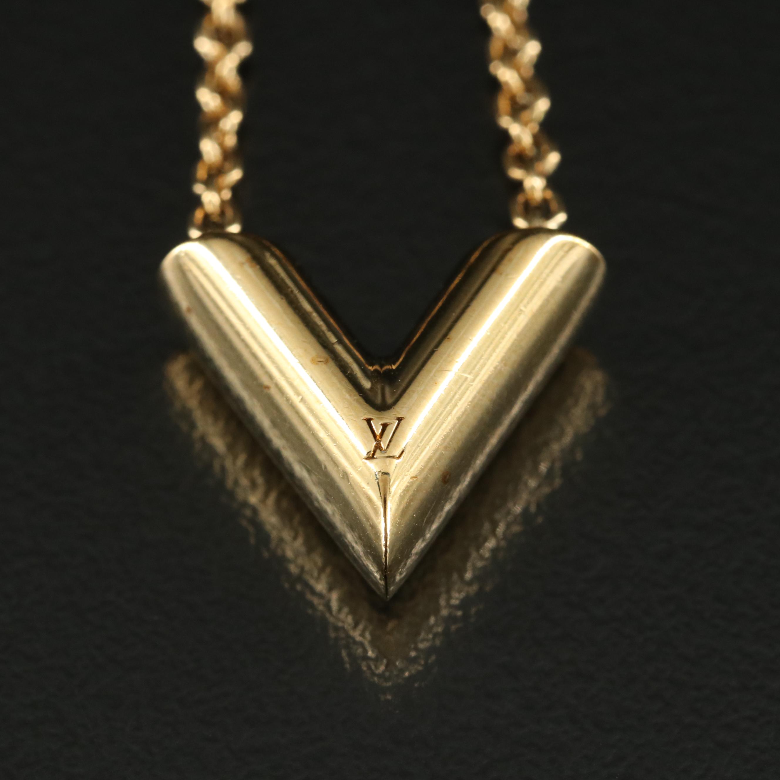 Louis Vuitton "Essential V" Necklace | EBTH
