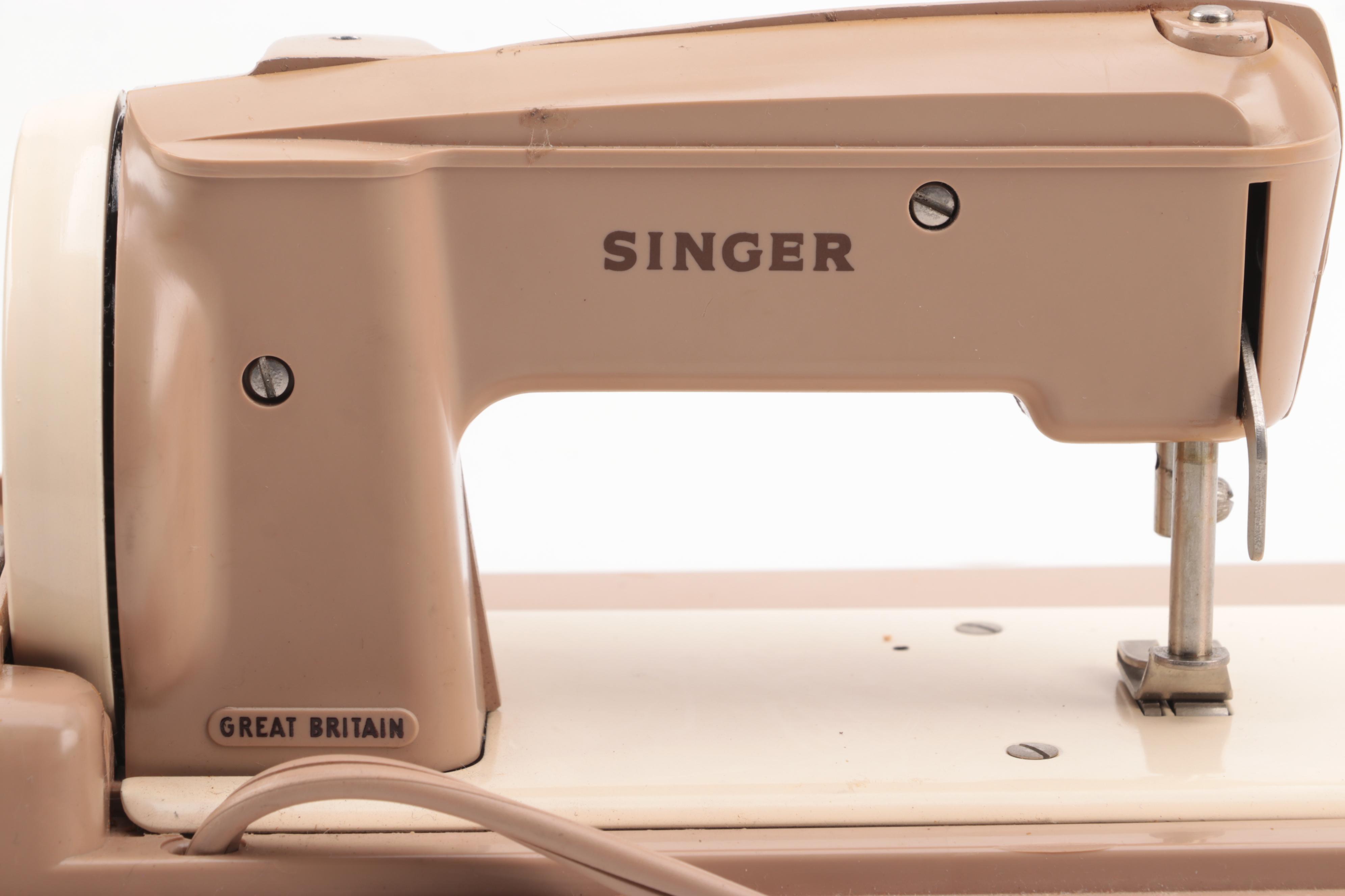 Singer Sewhandy Electric Child's Sewing Machine, Mid-20th Century | EBTH