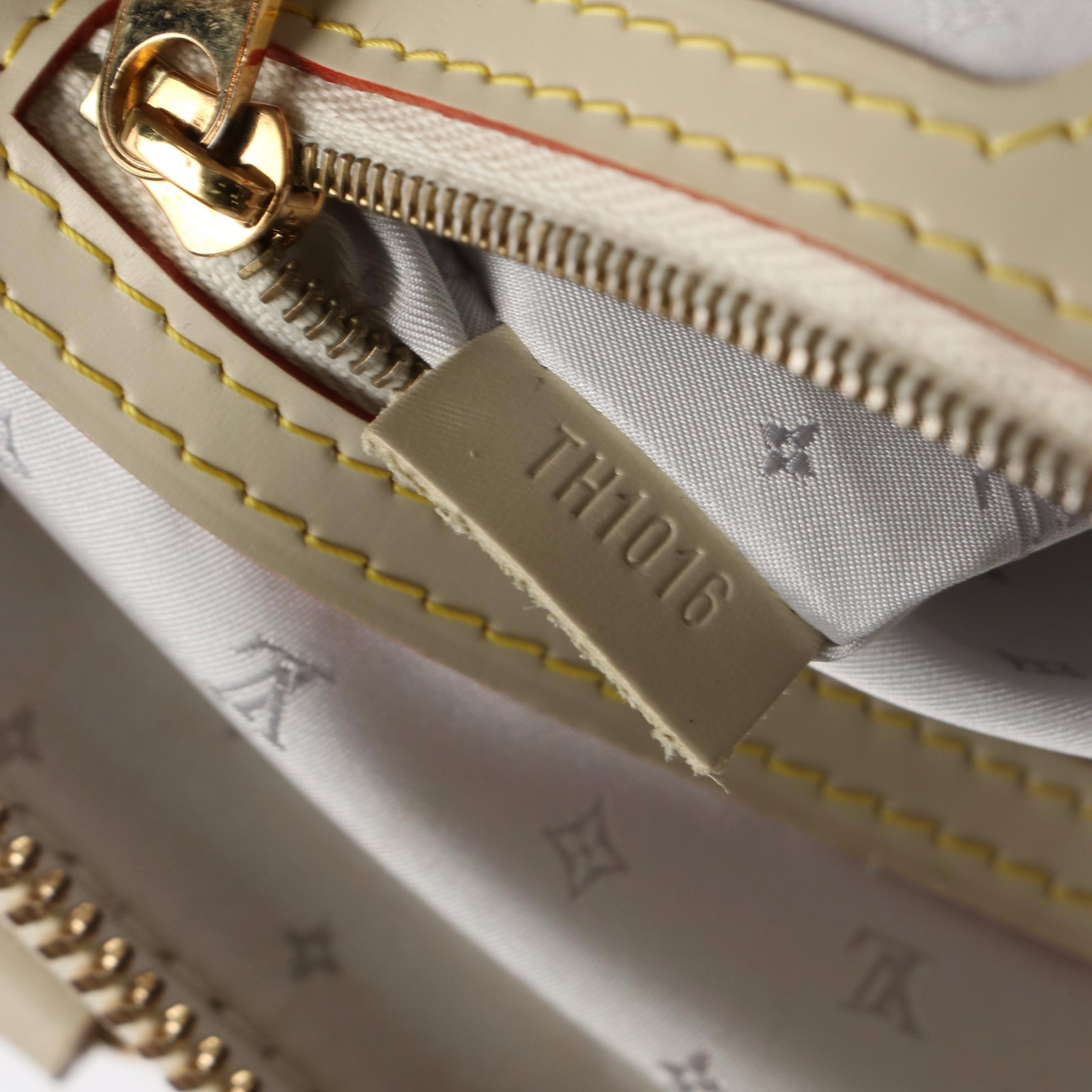 Louis Vuitton Lockit MM Handbag in Suhali Leather | EBTH