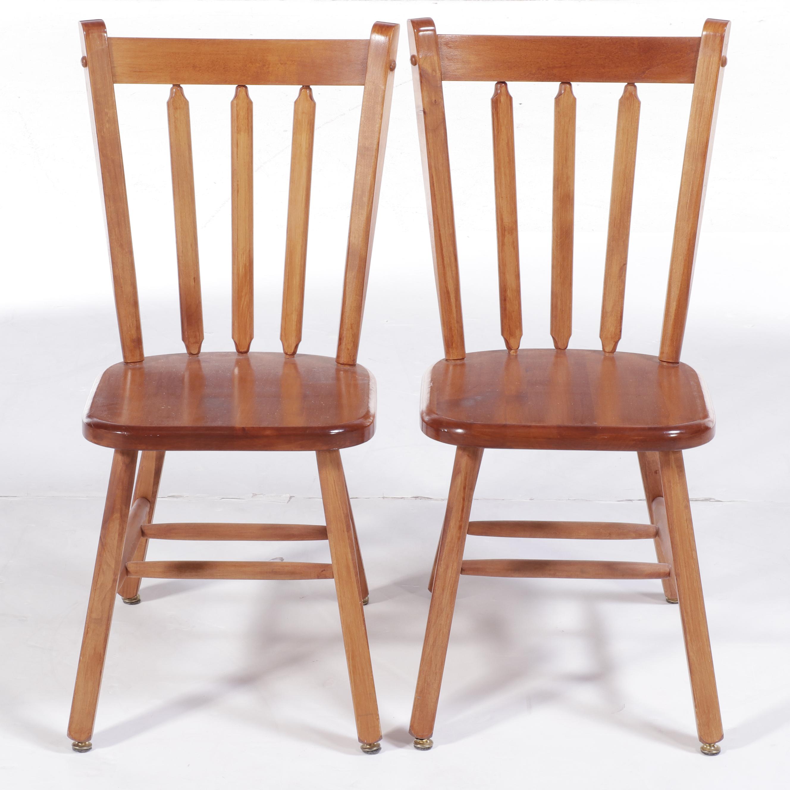 Set of American Colonial Style Maple Arrowback Side Chairs | EBTH