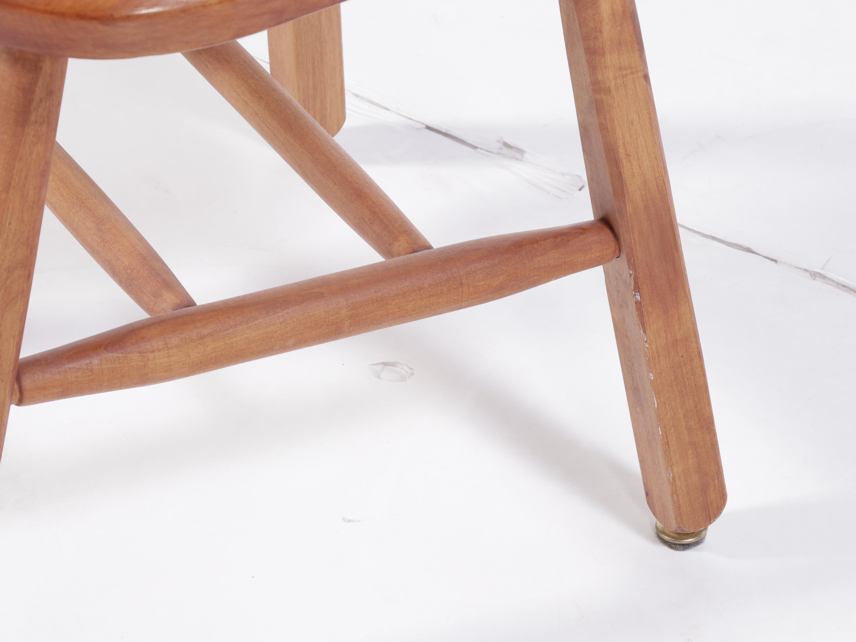 Set of American Colonial Style Maple Arrowback Side Chairs | EBTH