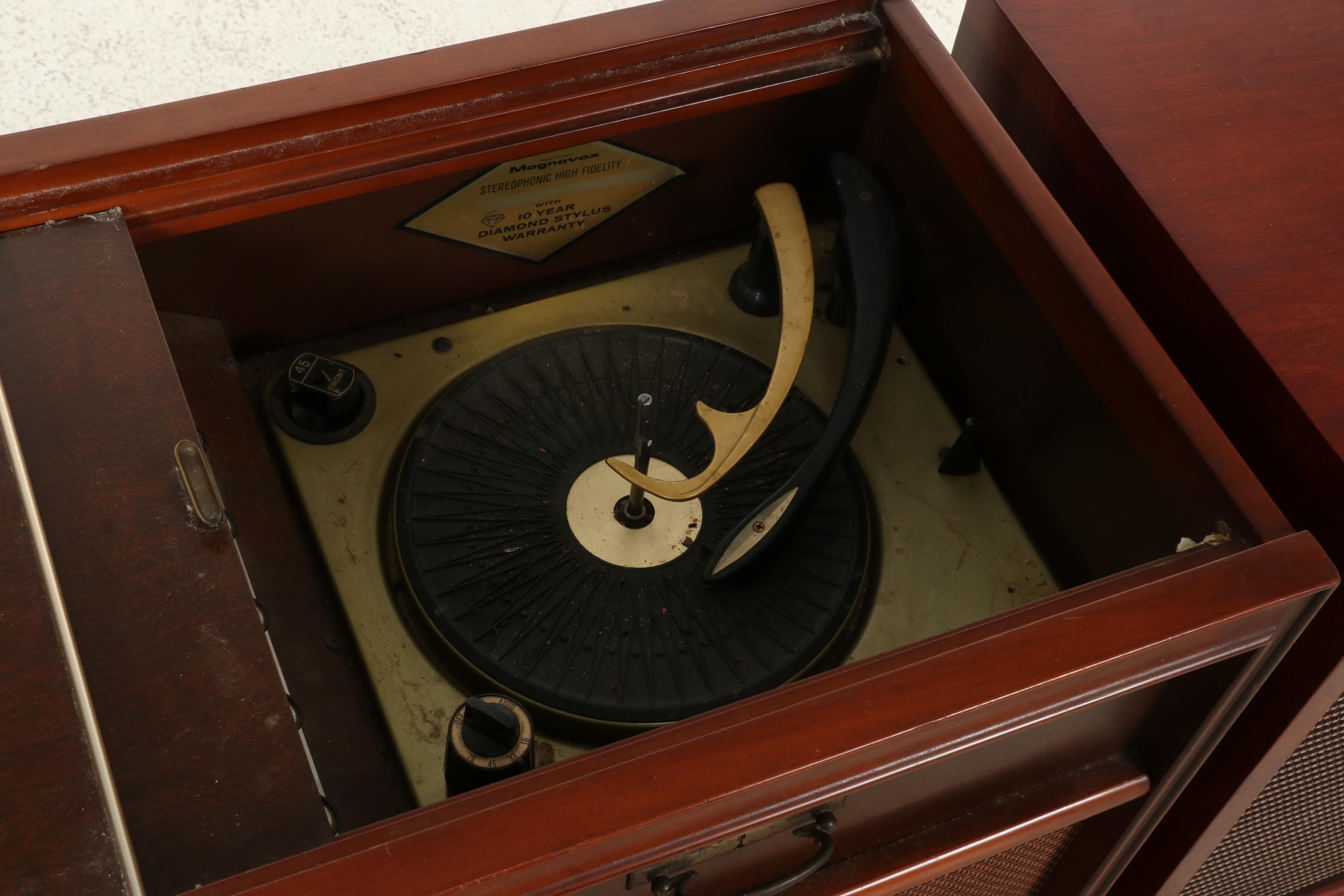 Magnavox Stereophonic Combination Turntable Cabinet With Speaker ...