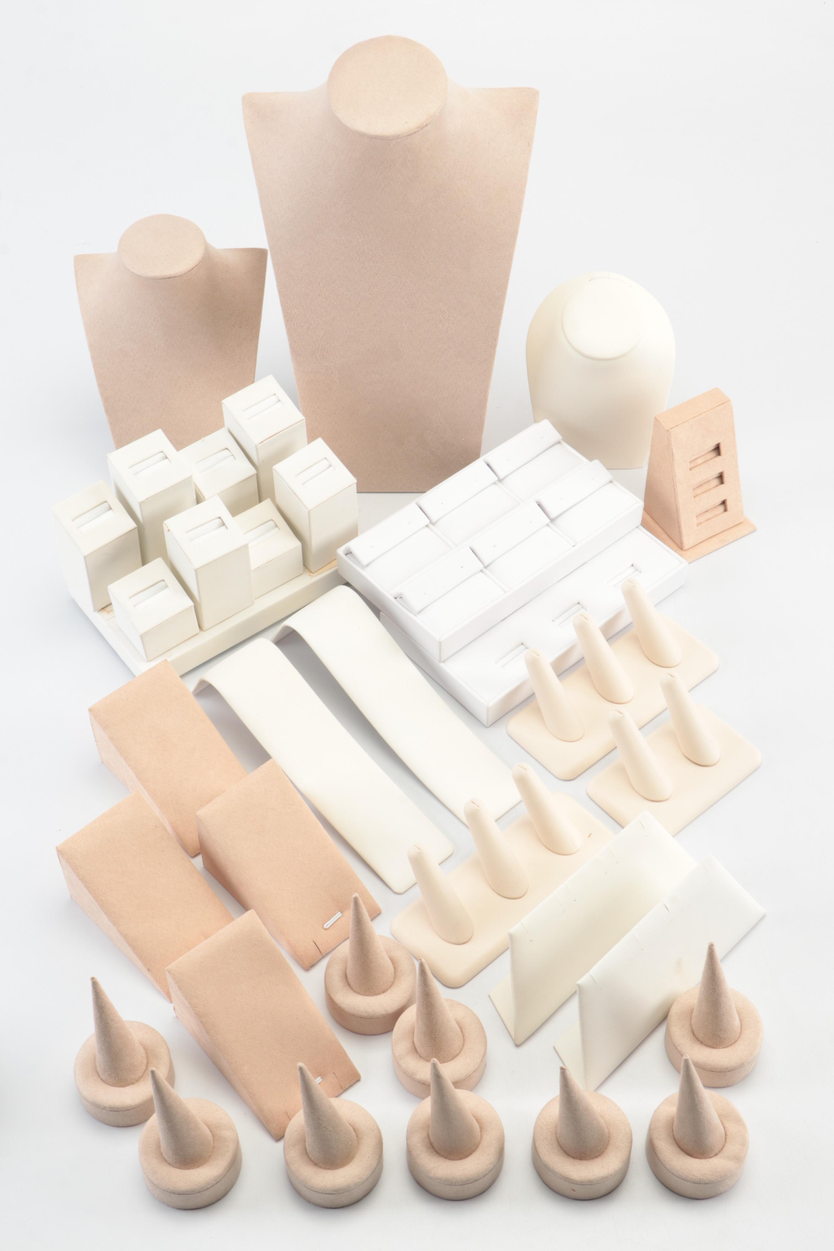 Gem Pak with More Necklace and Ring Jewelry Displays | EBTH