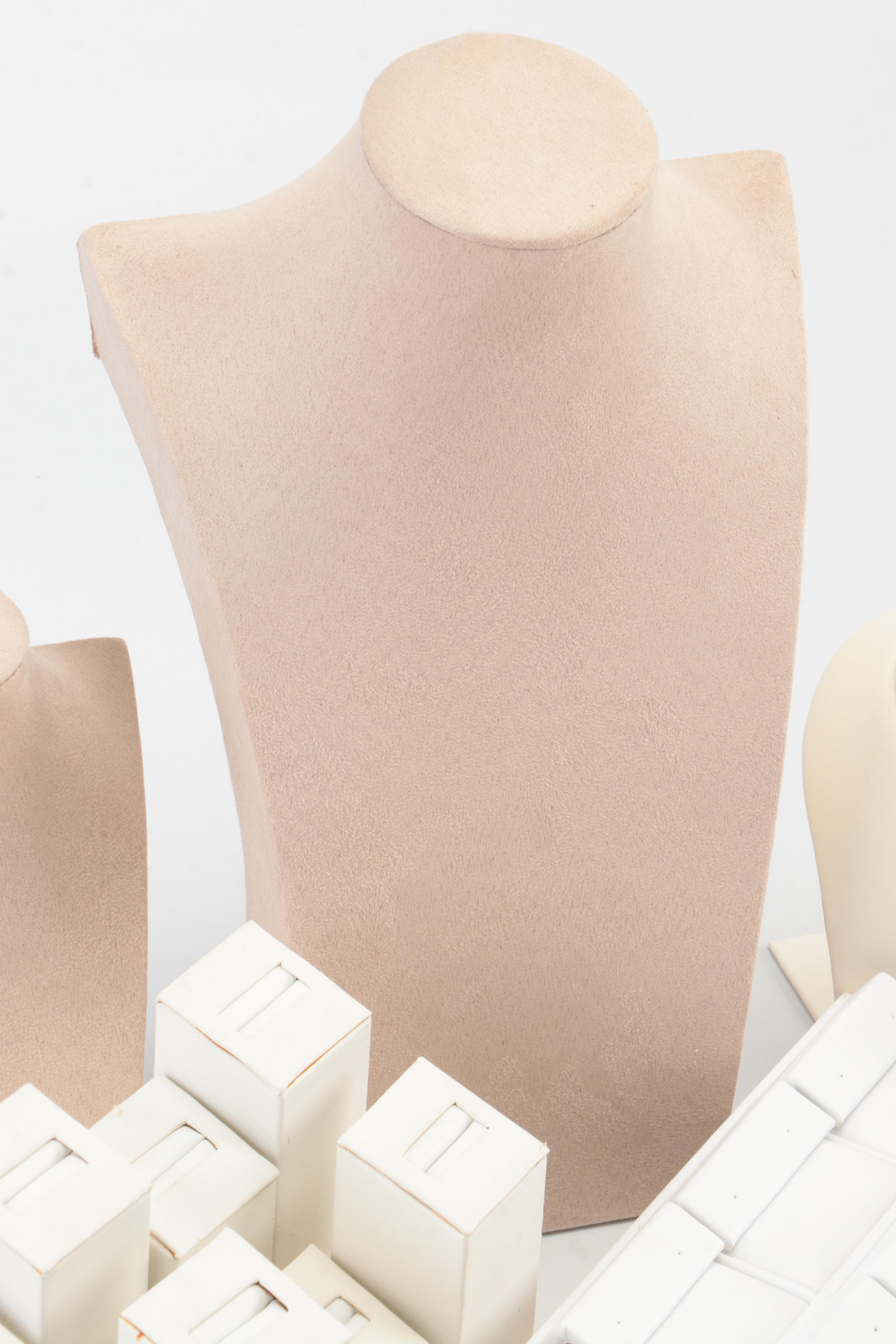 Gem Pak with More Necklace and Ring Jewelry Displays | EBTH