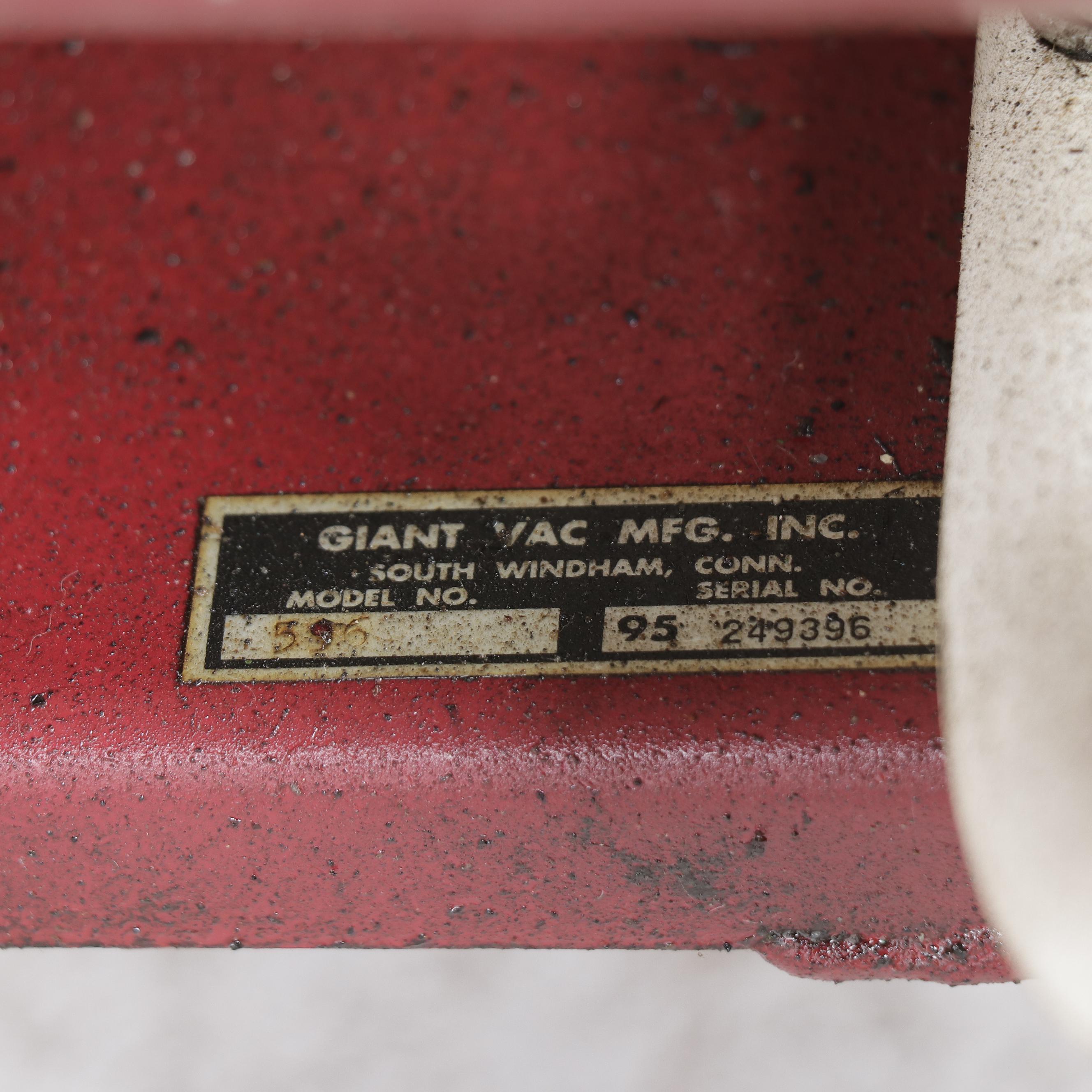 Giant Vac With Briggs & Stratton Gas-Powered Push Leaf Vacuum | EBTH