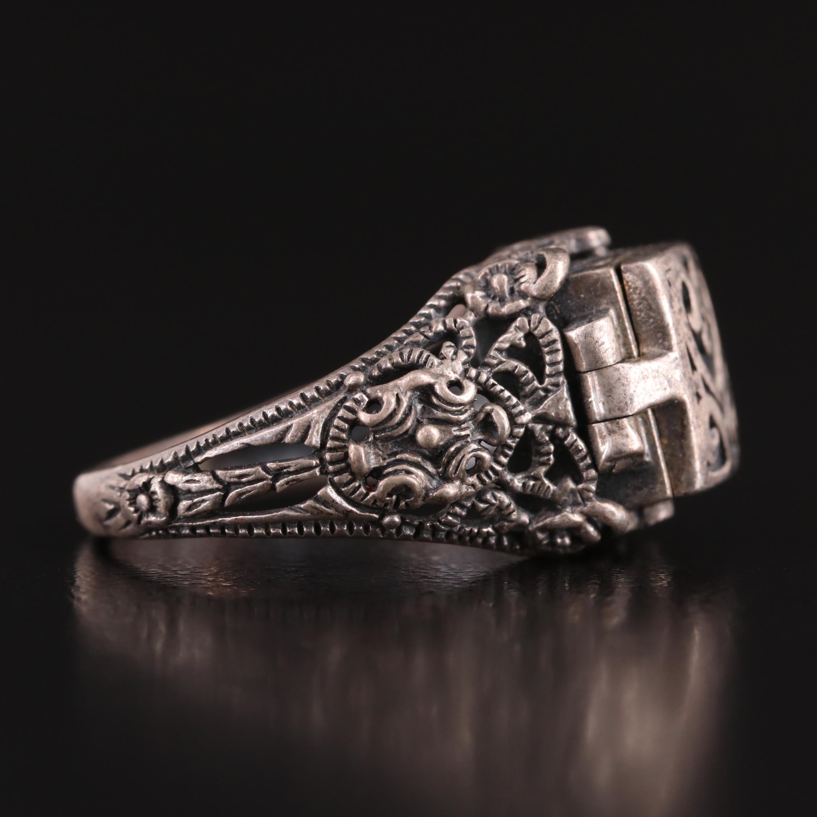 Sterling Poison Ring | EBTH