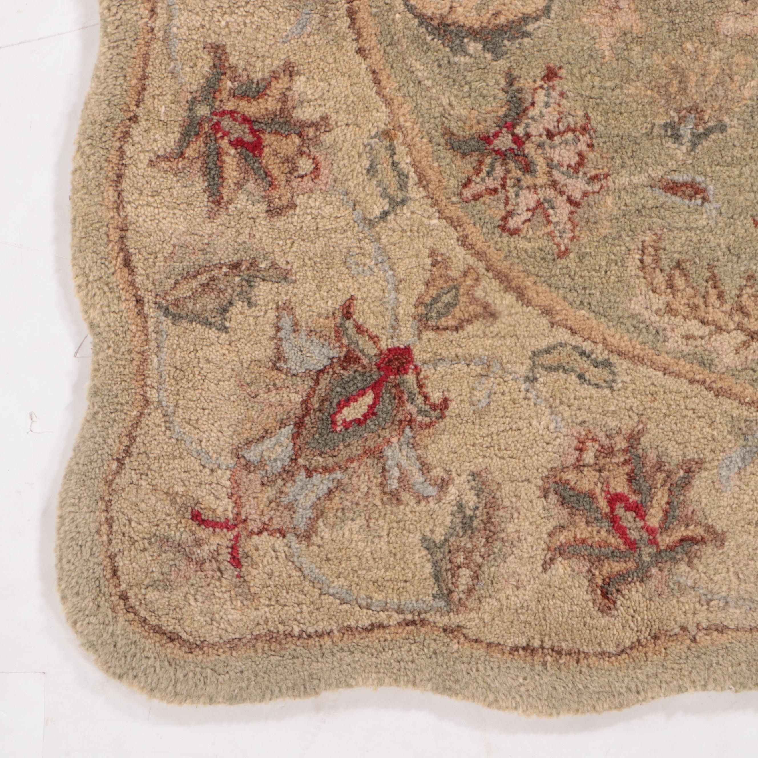 4' x 4' Hand-Tufted French Aubusson Style Scallop Edge Accent Rug | EBTH